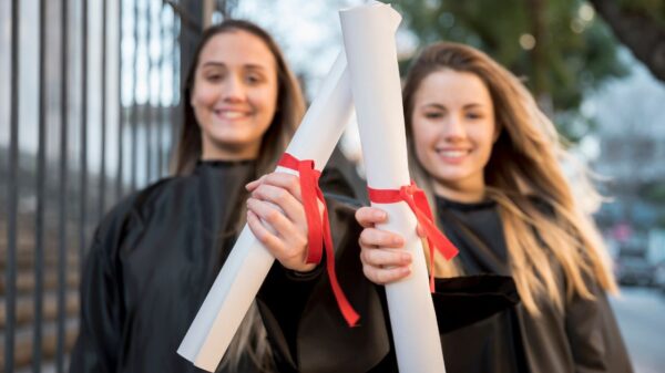 Online MBA vs Traditional MBA: Which is Right for You?